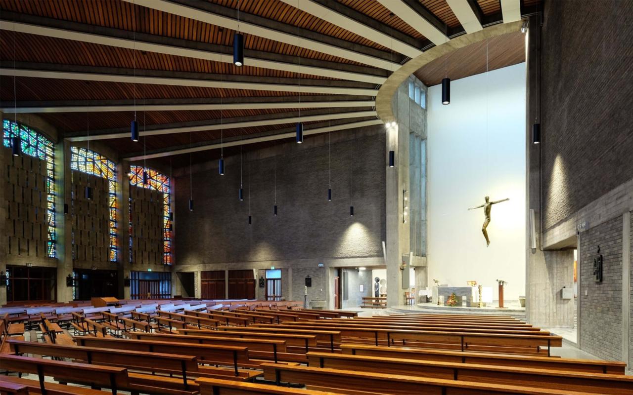St-Bernadettes Church - Projects - LMPG Inc. - Specification-grade LED ...