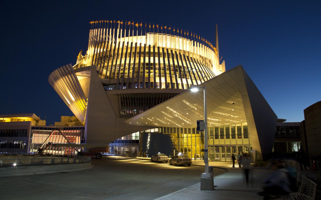 The Casino de Montréal - Projects - LMPG Inc. - Specification-grade LED ...
