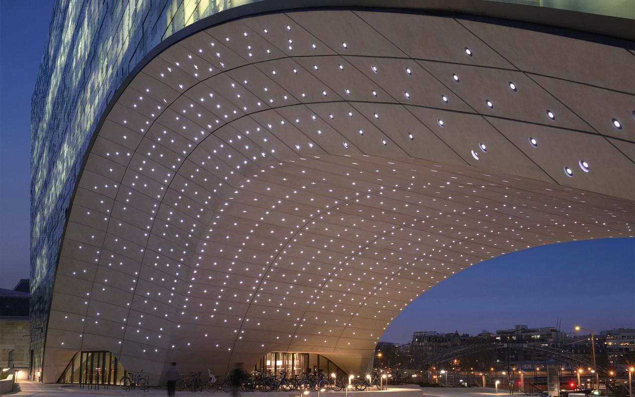 Le Monde Headquarters - Projects - LMPG Inc. - Specification-grade LED ...